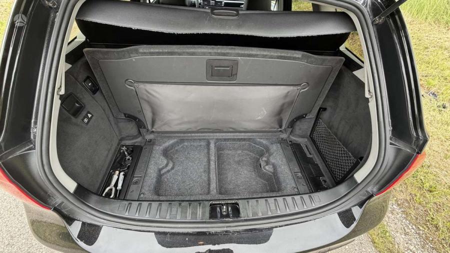 Black BMW 320 2007 in Pasvalys, with an engine capacity of 2.00 L and mileage of 275 thousand km for 3900 €, photo 18 on AUTOMOTO.COM.LV