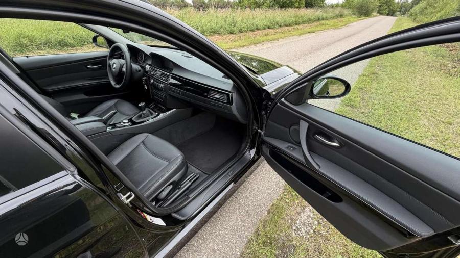 Black BMW 320 2007 in Pasvalys, with an engine capacity of 2.00 L and mileage of 275 thousand km for 3900 €, photo 21 on AUTOMOTO.COM.LV