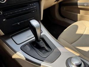 Melns BMW 320 2007 Kauņa, ar dzinēja tilpumu 2.00 L un nobraukumu 350 tūkst. km par 2950 €, foto 12 vietnē AUTOMOTO.COM.LV