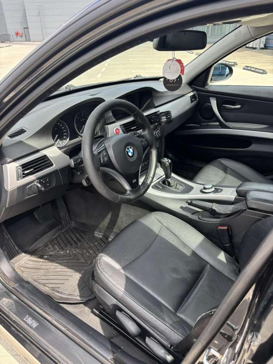 Melns BMW 320 2007 Viļņa, ar dzinēja tilpumu 2.00 L un nobraukumu 316 tūkst. km par 3500 €, foto 10 vietnē AUTOMOTO.COM.LV
