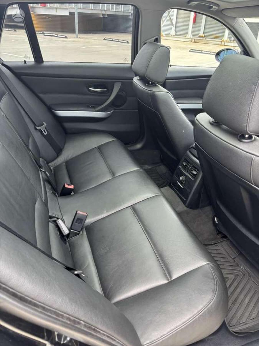 Melns BMW 320 2007 Viļņa, ar dzinēja tilpumu 2.00 L un nobraukumu 316 tūkst. km par 3500 €, foto 11 vietnē AUTOMOTO.COM.LV