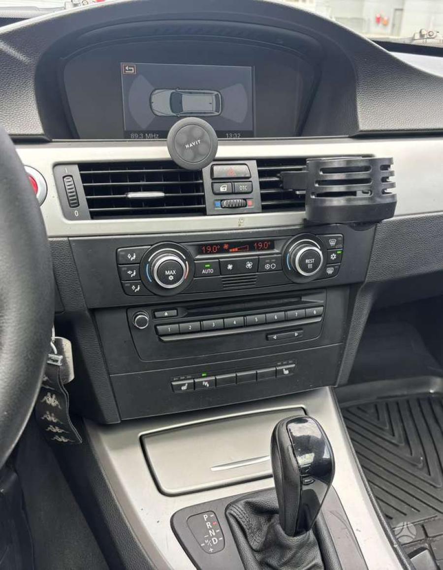 Melns BMW 320 2007 Viļņa, ar dzinēja tilpumu 2.00 L un nobraukumu 316 tūkst. km par 3500 €, foto 14 vietnē AUTOMOTO.COM.LV