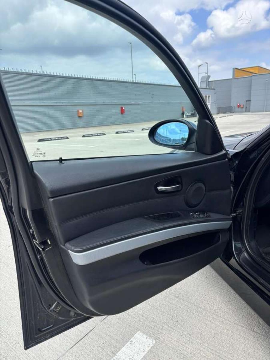 Melns BMW 320 2007 Viļņa, ar dzinēja tilpumu 2.00 L un nobraukumu 316 tūkst. km par 3500 €, foto 18 vietnē AUTOMOTO.COM.LV