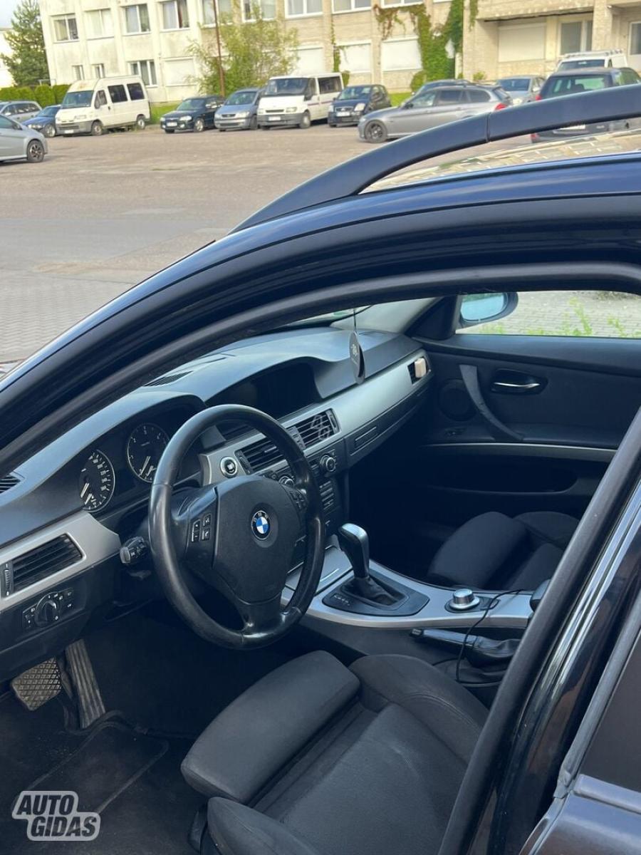 Melns BMW 320 2007 Klaipėda, ar dzinēja tilpumu 2.00 L un nobraukumu 400 tūkst. km par 2650 €, foto 11 vietnē AUTOMOTO.COM.LV