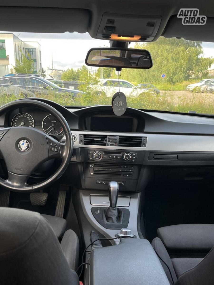 Melns BMW 320 2007 Klaipėda, ar dzinēja tilpumu 2.00 L un nobraukumu 400 tūkst. km par 2650 €, foto 12 vietnē AUTOMOTO.COM.LV