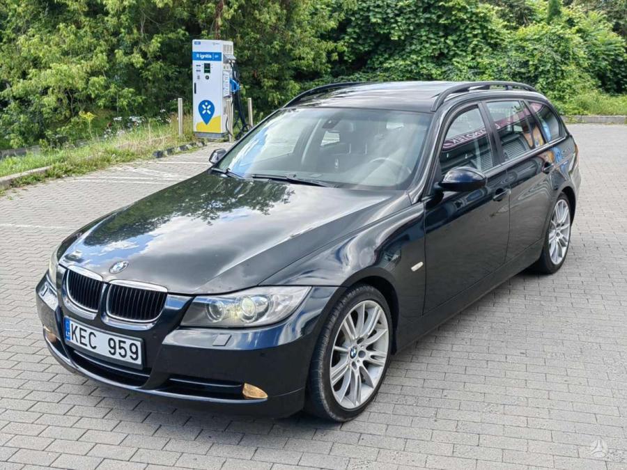 Black BMW 320 2007 in Vilnius, with an engine capacity of 2.00 L and mileage of 380 thousand km for 2500 €, photo 1 on AUTOMOTO.COM.LV