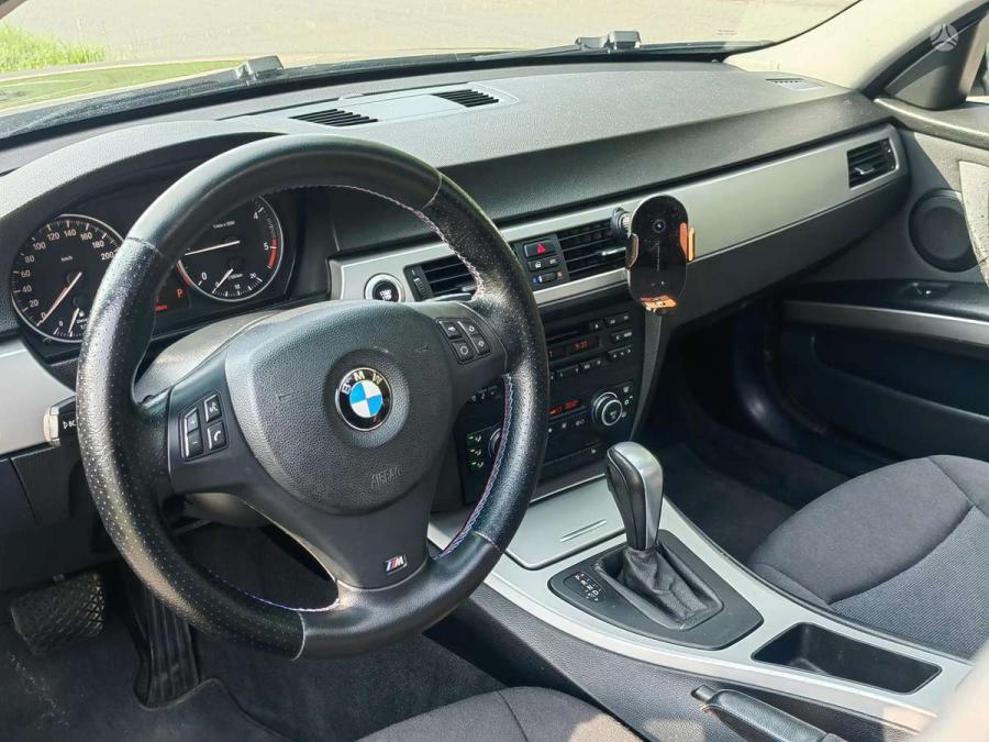 Black BMW 320 2007 in Vilnius, with an engine capacity of 2.00 L and mileage of 380 thousand km for 2500 €, photo 13 on AUTOMOTO.COM.LV