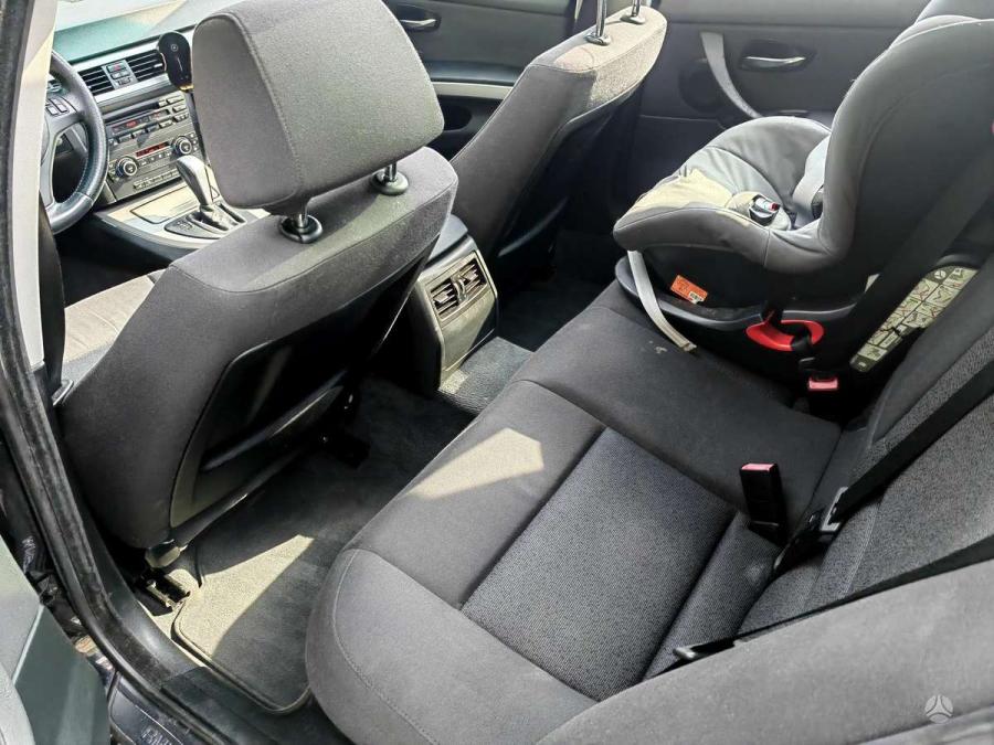Black BMW 320 2007 in Vilnius, with an engine capacity of 2.00 L and mileage of 380 thousand km for 2500 €, photo 14 on AUTOMOTO.COM.LV