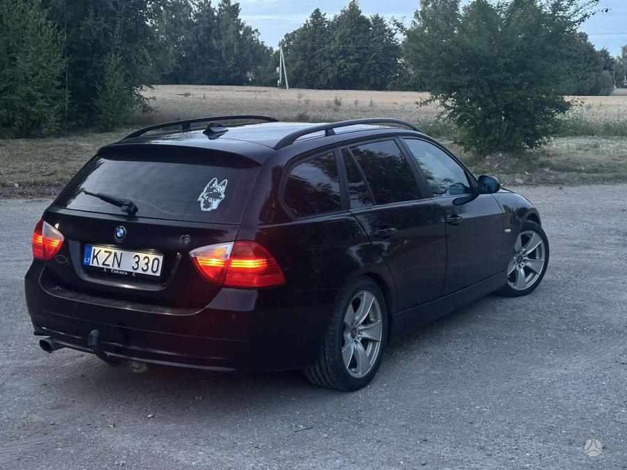 Black BMW 320 2007 in Siauliai, with an engine capacity of 2.00 L and mileage of 330 thousand km for 2450 €, photo 3 on AUTOMOTO.COM.LV