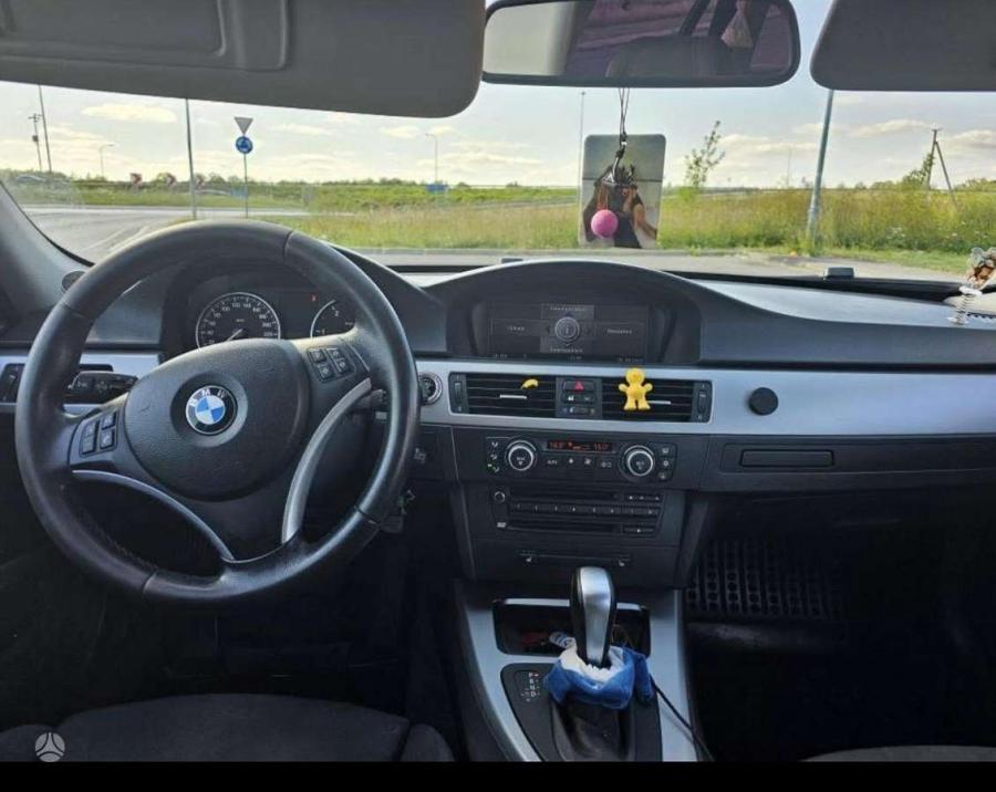 Black BMW 320 2007 in Siauliai, with an engine capacity of 2.00 L and mileage of 330 thousand km for 2450 €, photo 6 on AUTOMOTO.COM.LV