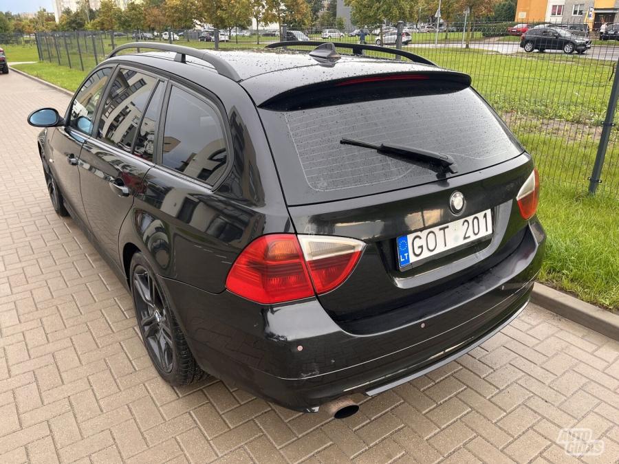 Melns BMW 320 2007 Panevēža, ar dzinēja tilpumu 2.00 L un nobraukumu 400 tūkst. km par 2600 €, foto 5 vietnē AUTOMOTO.COM.LV