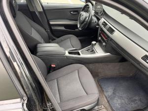 Melns BMW 320 2007 Panevēža, ar dzinēja tilpumu 2.00 L un nobraukumu 400 tūkst. km par 2600 €, foto 8 vietnē AUTOMOTO.COM.LV