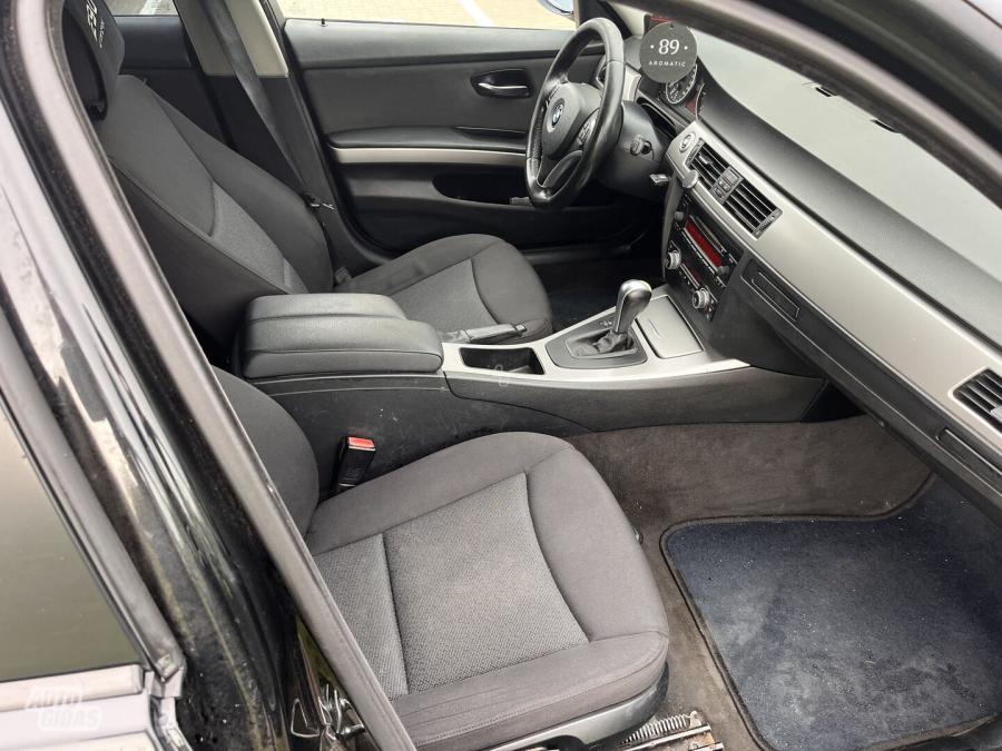 Melns BMW 320 2007 Panevēža, ar dzinēja tilpumu 2.00 L un nobraukumu 400 tūkst. km par 2600 €, foto 8 vietnē AUTOMOTO.COM.LV