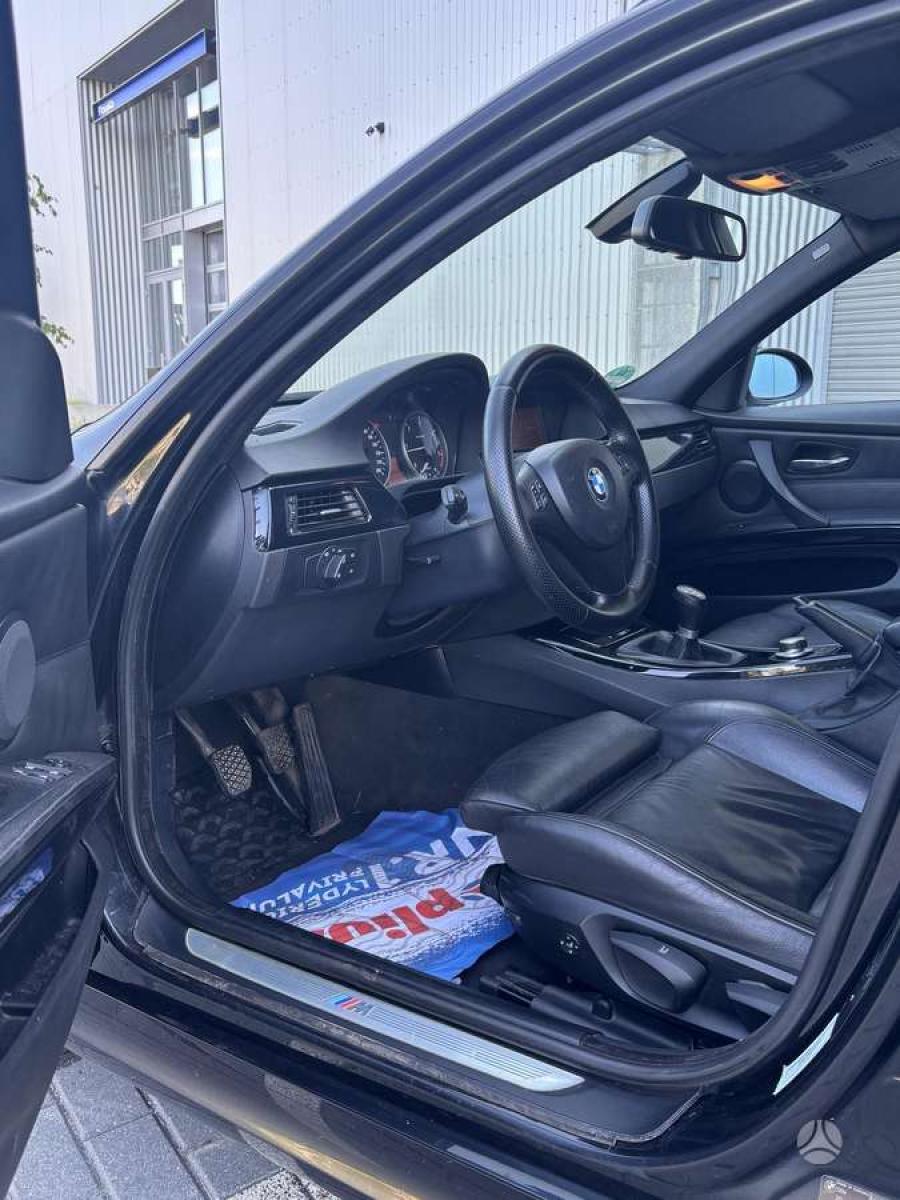 Melns BMW 320 2007 Viļņa, ar dzinēja tilpumu 2.00 L un nobraukumu 280 tūkst. km par 4499 €, foto 14 vietnē AUTOMOTO.COM.LV
