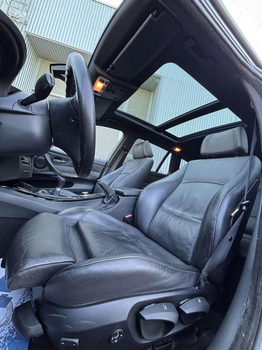 Melns BMW 320 2007 Viļņa, ar dzinēja tilpumu 2.00 L un nobraukumu 280 tūkst. km par 4499 €, foto 18 vietnē AUTOMOTO.COM.LV