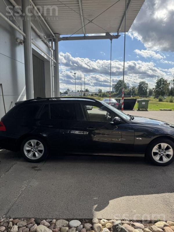Black BMW 320 2007 in Riga, with an engine capacity of 2.00 L and mileage of 358 thousand km for 3200 €, photo 3 on AUTOMOTO.COM.LV