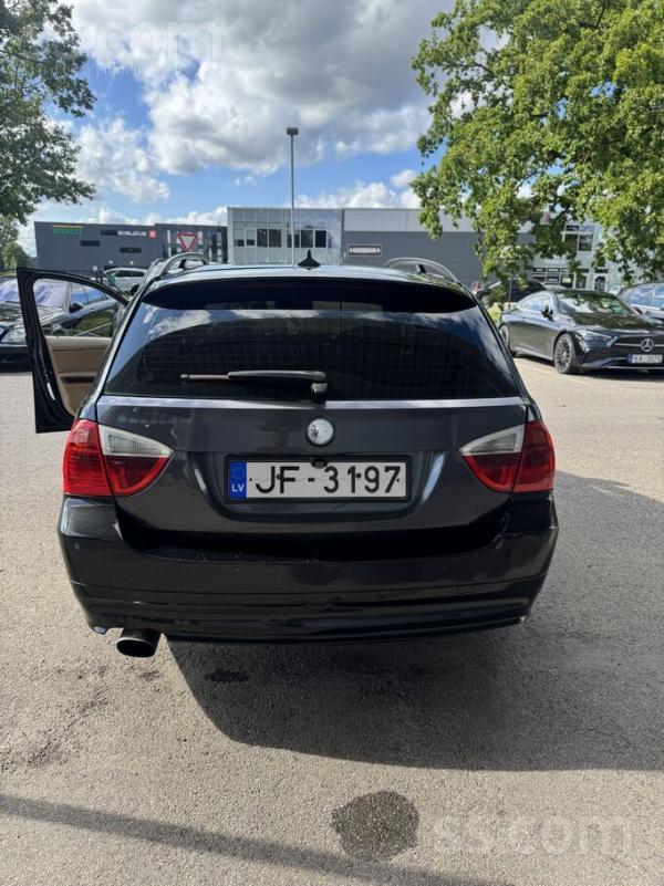 Black BMW 320 2007 in Riga, with an engine capacity of 2.00 L and mileage of 358 thousand km for 3200 €, photo 4 on AUTOMOTO.COM.LV