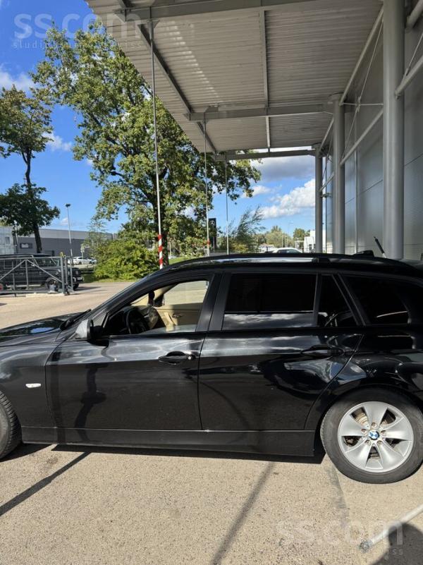 Black BMW 320 2007 in Riga, with an engine capacity of 2.00 L and mileage of 358 thousand km for 3200 €, photo 5 on AUTOMOTO.COM.LV