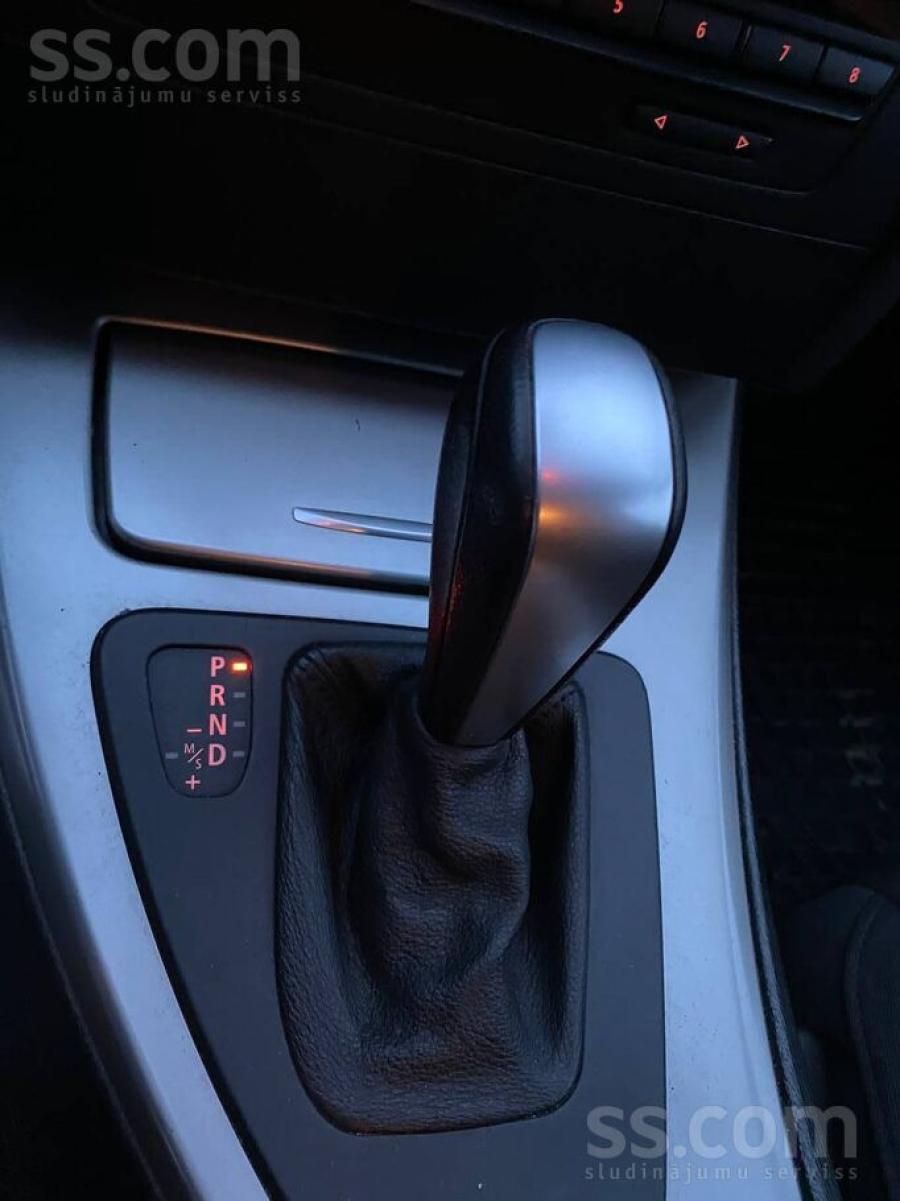 Black BMW 320 2007 in Riga, with an engine capacity of 2.00 L and mileage of 432 thousand km for 3499 €, photo 13 on AUTOMOTO.COM.LV
