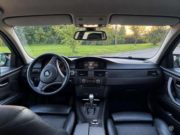 Melns BMW 320 2007 Šauļi, ar dzinēja tilpumu 2.00 L un nobraukumu 350 tūkst. km par 2650 €, foto 5 vietnē AUTOMOTO.COM.LV