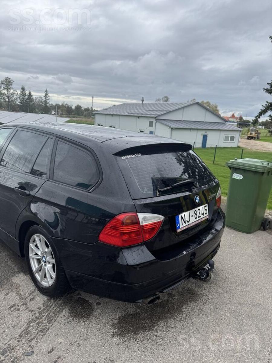 Black BMW 320 2007 in Bauska, with an engine capacity of 2.00 L and mileage of 322 thousand km for 3100 €, photo 3 on AUTOMOTO.COM.LV