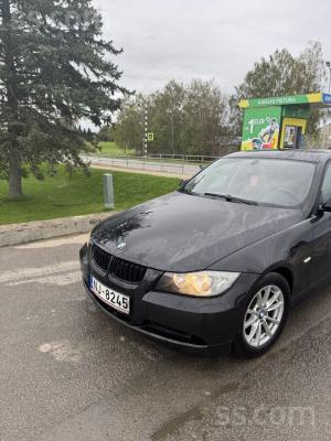 Black BMW 320 2007 in Bauska, with an engine capacity of 2.00 L and mileage of 322 thousand km for 3100 €, photo 5 on AUTOMOTO.COM.LV