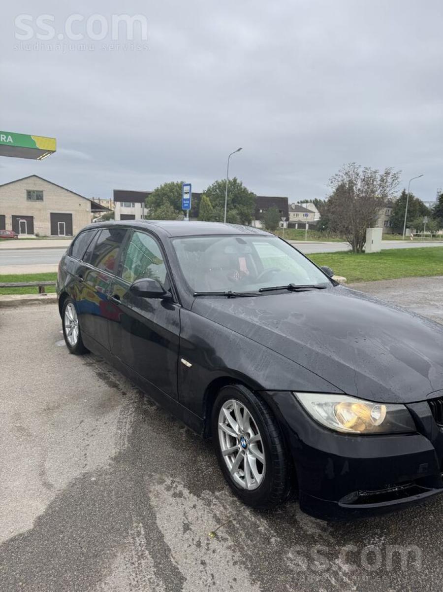 Black BMW 320 2007 in Bauska, with an engine capacity of 2.00 L and mileage of 322 thousand km for 3100 €, photo 7 on AUTOMOTO.COM.LV