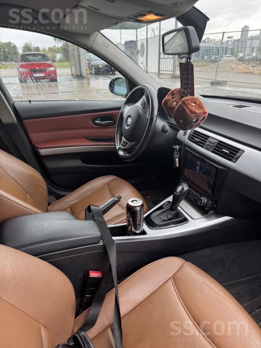 Black BMW 320 2007 in Bauska, with an engine capacity of 2.00 L and mileage of 322 thousand km for 3100 €, photo 8 on AUTOMOTO.COM.LV
