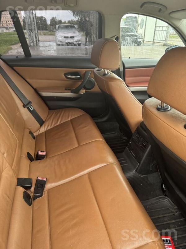 Black BMW 320 2007 in Bauska, with an engine capacity of 2.00 L and mileage of 322 thousand km for 3100 €, photo 9 on AUTOMOTO.COM.LV