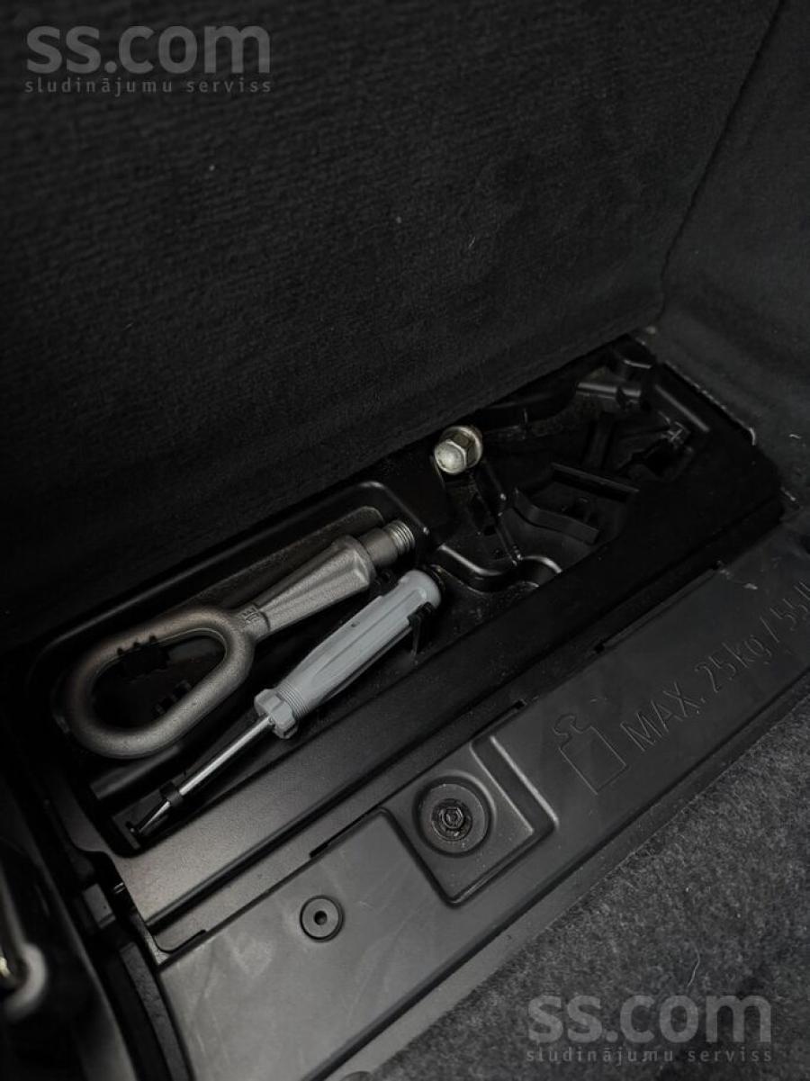 Black BMW 320 2007 in Jelgava, with an engine capacity of 2.00 L and mileage of 255 thousand km for 4000 €, photo 12 on AUTOMOTO.COM.LV