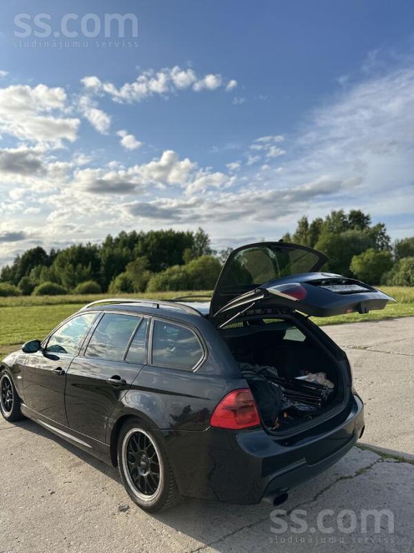Black BMW 320 2008 in Riga, with an engine capacity of 2.00 L and mileage of 308 thousand km for 2950 €, photo 3 on AUTOMOTO.COM.LV