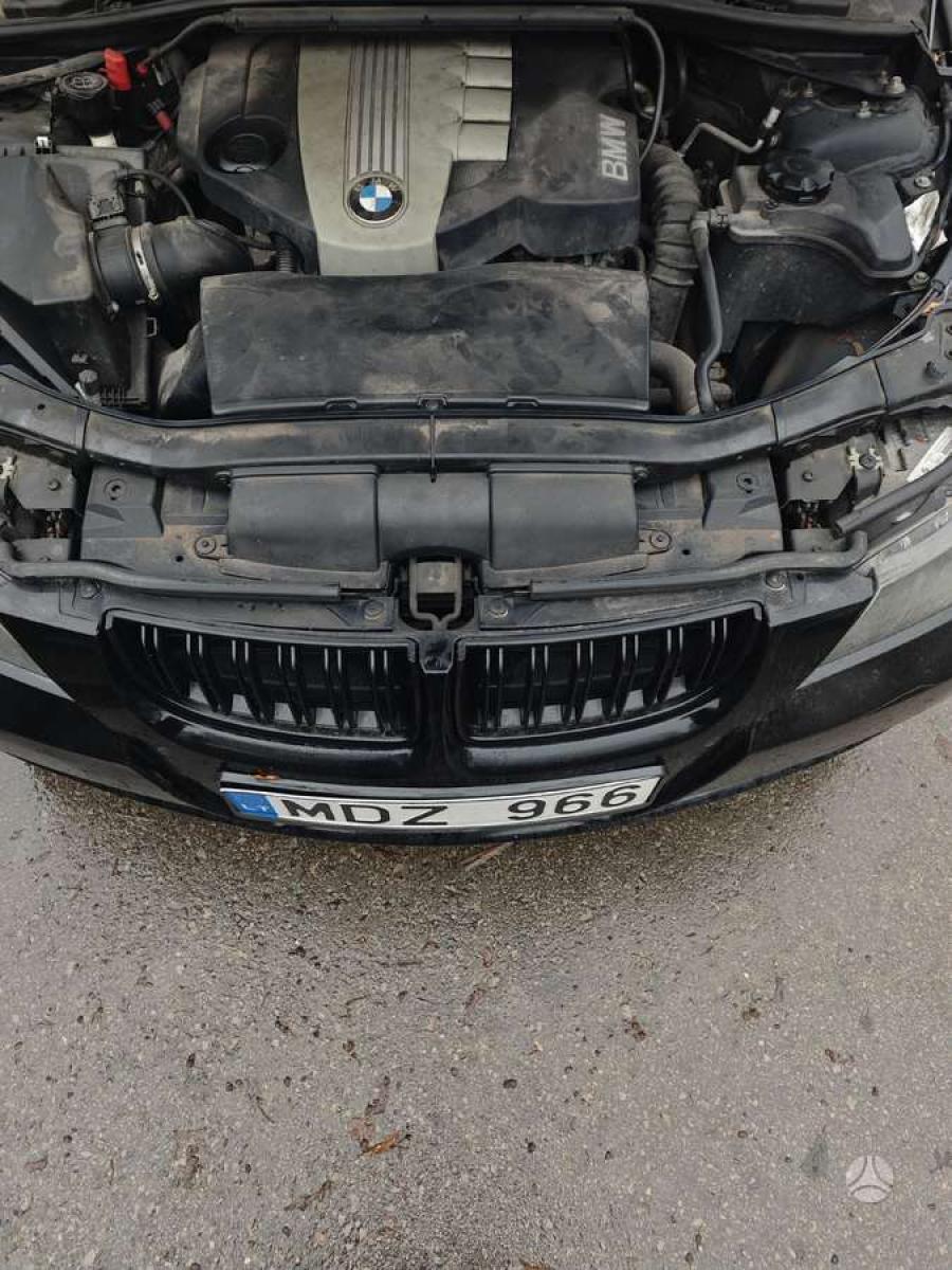 Melns BMW 320 2008 Radviliškis, ar dzinēja tilpumu 2.00 L un nobraukumu 309 tūkst. km par 2100 €, foto 12 vietnē AUTOMOTO.COM.LV