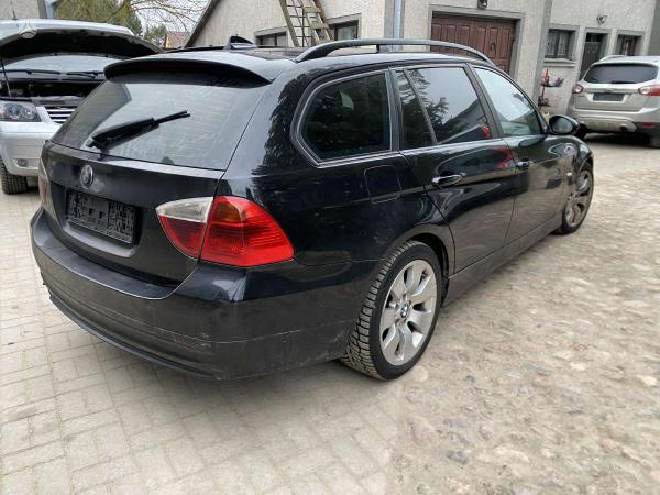 Black BMW 320 2008 in Siauliai, with an engine capacity of 2.00 L and mileage of 237 thousand km for 1650 €, photo 3 on AUTOMOTO.COM.LV