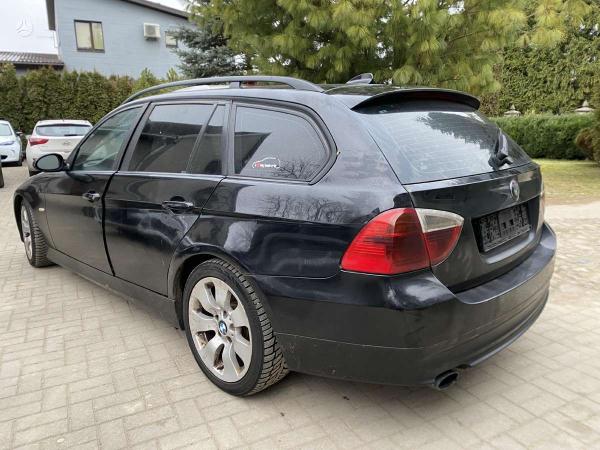 Black BMW 320 2008 in Siauliai, with an engine capacity of 2.00 L and mileage of 237 thousand km for 1650 €, photo 4 on AUTOMOTO.COM.LV