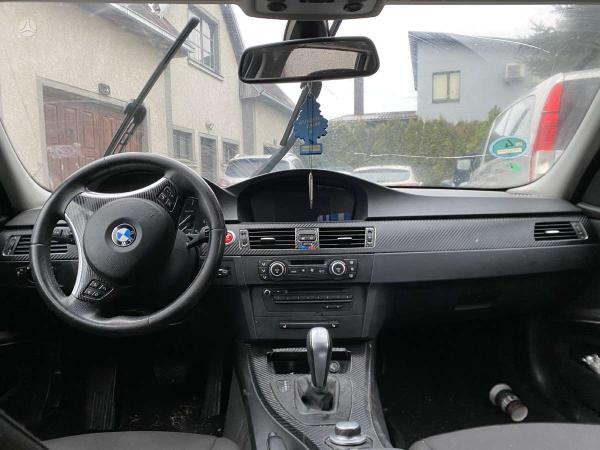 Black BMW 320 2008 in Siauliai, with an engine capacity of 2.00 L and mileage of 237 thousand km for 1650 €, photo 5 on AUTOMOTO.COM.LV