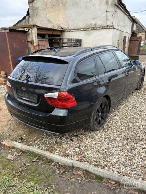 Black BMW 320 2008 in Vilkaviskis, with an engine capacity of 2.00 L and mileage of 398 thousand km for 2750 €, photo 3 on AUTOMOTO.COM.LV