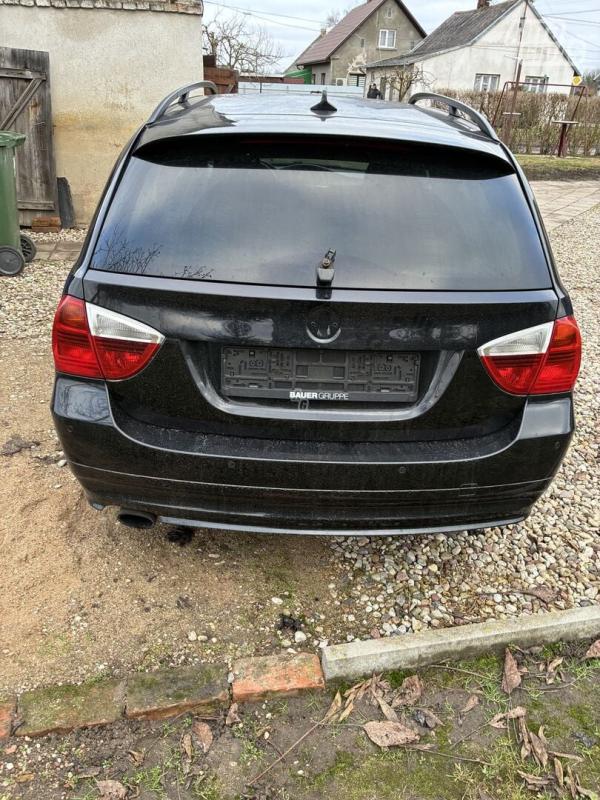 Black BMW 320 2008 in Vilkaviskis, with an engine capacity of 2.00 L and mileage of 398 thousand km for 2750 €, photo 4 on AUTOMOTO.COM.LV