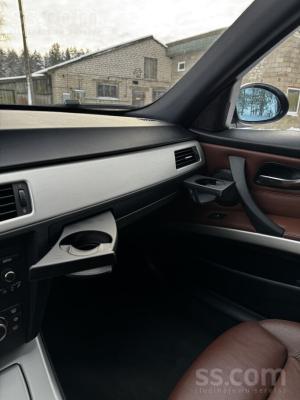 Melns BMW 320 2008 Liepāja, ar dzinēja tilpumu 2.00 L un nobraukumu 384 tūkst. km par 4395 €, foto 15 vietnē AUTOMOTO.COM.LV