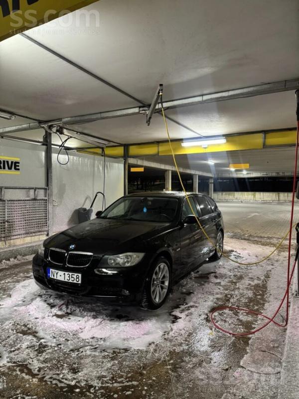 Black BMW 320 2008 in Riga, with an engine capacity of 2.00 L and mileage of 312 thousand km for 3700 €, photo 8 on AUTOMOTO.COM.LV