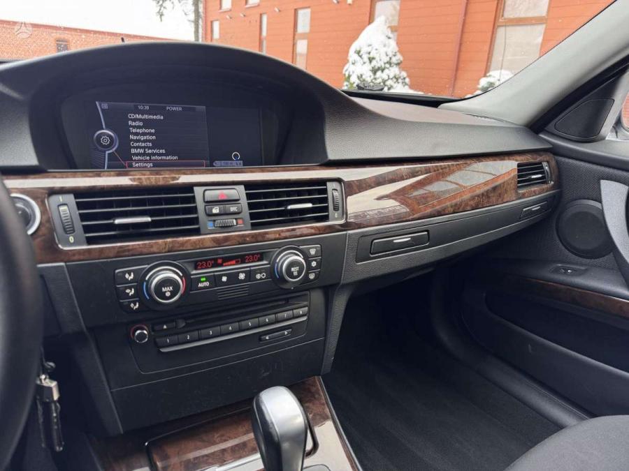 Black BMW 320 2008 in Marijampole, with an engine capacity of 2.00 L and mileage of 315 thousand km for 3950 €, photo 10 on AUTOMOTO.COM.LV