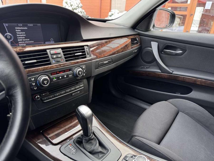 Black BMW 320 2008 in Marijampole, with an engine capacity of 2.00 L and mileage of 315 thousand km for 3950 €, photo 11 on AUTOMOTO.COM.LV
