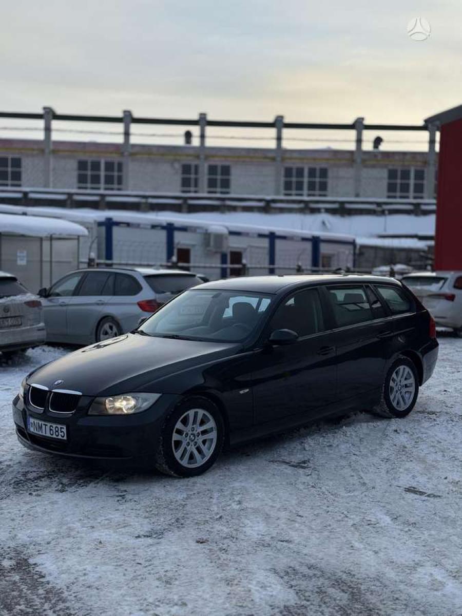 Black BMW 320 2008 in Vilnius, with an engine capacity of 2.00 L and mileage of 246 thousand km for 3400 €, photo 4 on AUTOMOTO.COM.LV