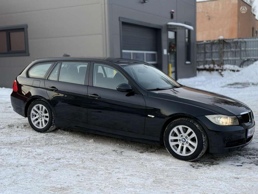 Black BMW 320 2008 in Vilnius, with an engine capacity of 2.00 L and mileage of 246 thousand km for 3400 €, photo 12 on AUTOMOTO.COM.LV