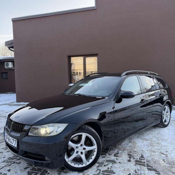 Black BMW 320 2008 in Kaisiadorys, with an engine capacity of 2.00 L and mileage of 360 thousand km for 2950 €, photo 5 on AUTOMOTO.COM.LV