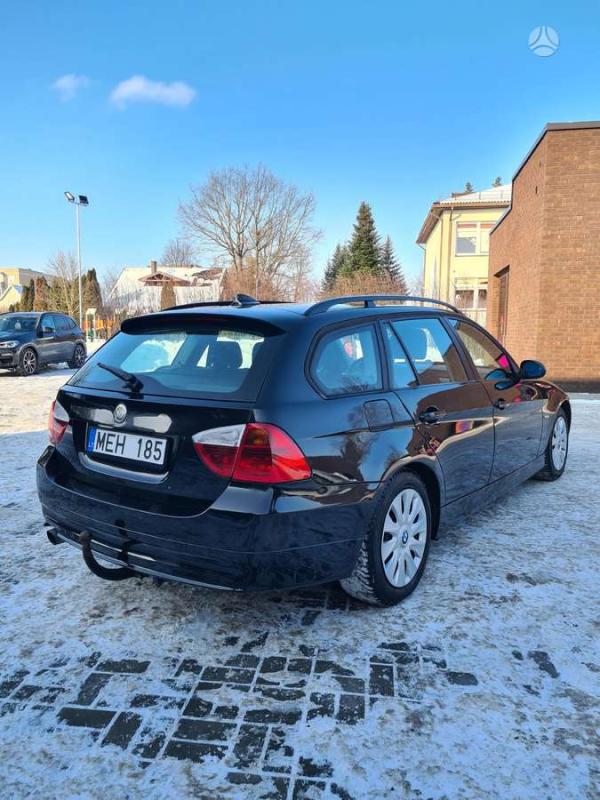 Melns BMW 320 2008 Kaišiadorys, ar dzinēja tilpumu 2.00 L un nobraukumu 350 tūkst. km par 2650 €, foto 5 vietnē AUTOMOTO.COM.LV