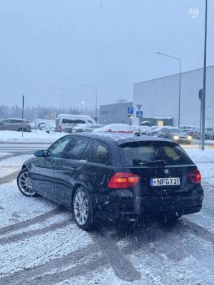 Black BMW 320 2008 in Vilnius, with an engine capacity of 2.00 L and mileage of 372 thousand km for 2850 €, photo 3 on AUTOMOTO.COM.LV