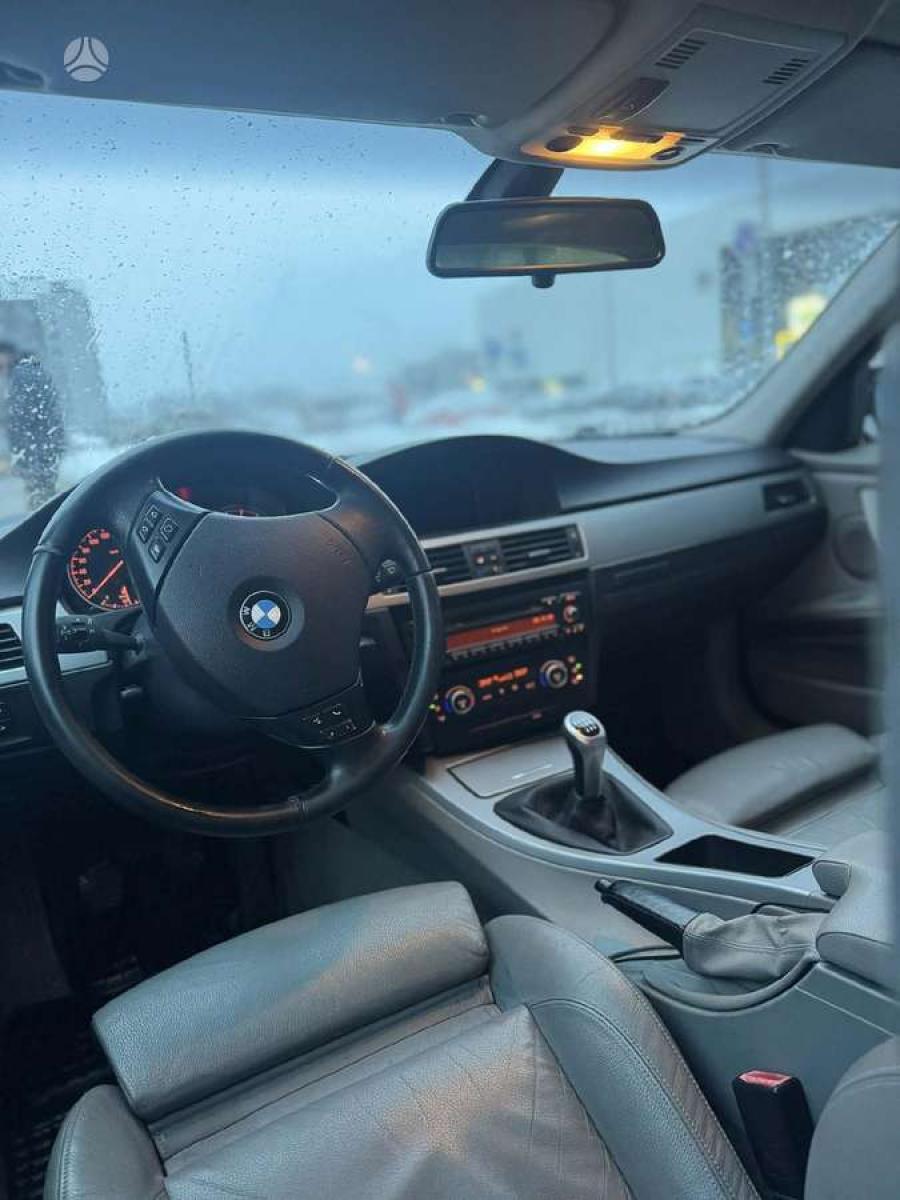 Black BMW 320 2008 in Vilnius, with an engine capacity of 2.00 L and mileage of 372 thousand km for 2850 €, photo 4 on AUTOMOTO.COM.LV