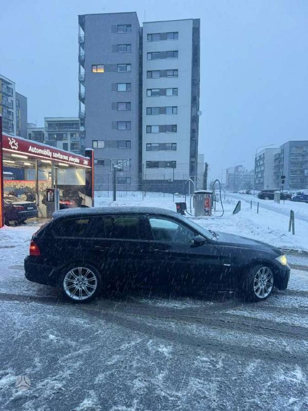 Black BMW 320 2008 in Vilnius, with an engine capacity of 2.00 L and mileage of 372 thousand km for 2850 €, photo 6 on AUTOMOTO.COM.LV