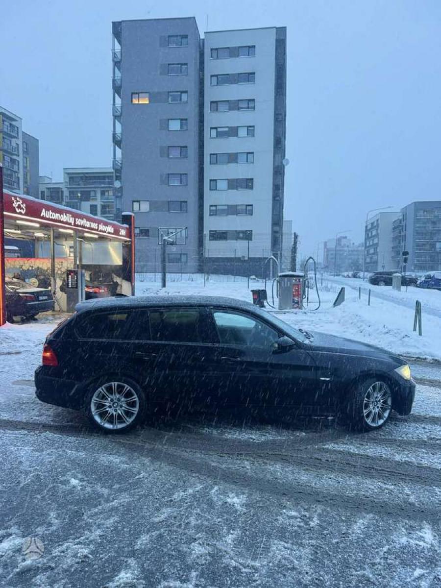Black BMW 320 2008 in Vilnius, with an engine capacity of 2.00 L and mileage of 372 thousand km for 2850 €, photo 6 on AUTOMOTO.COM.LV