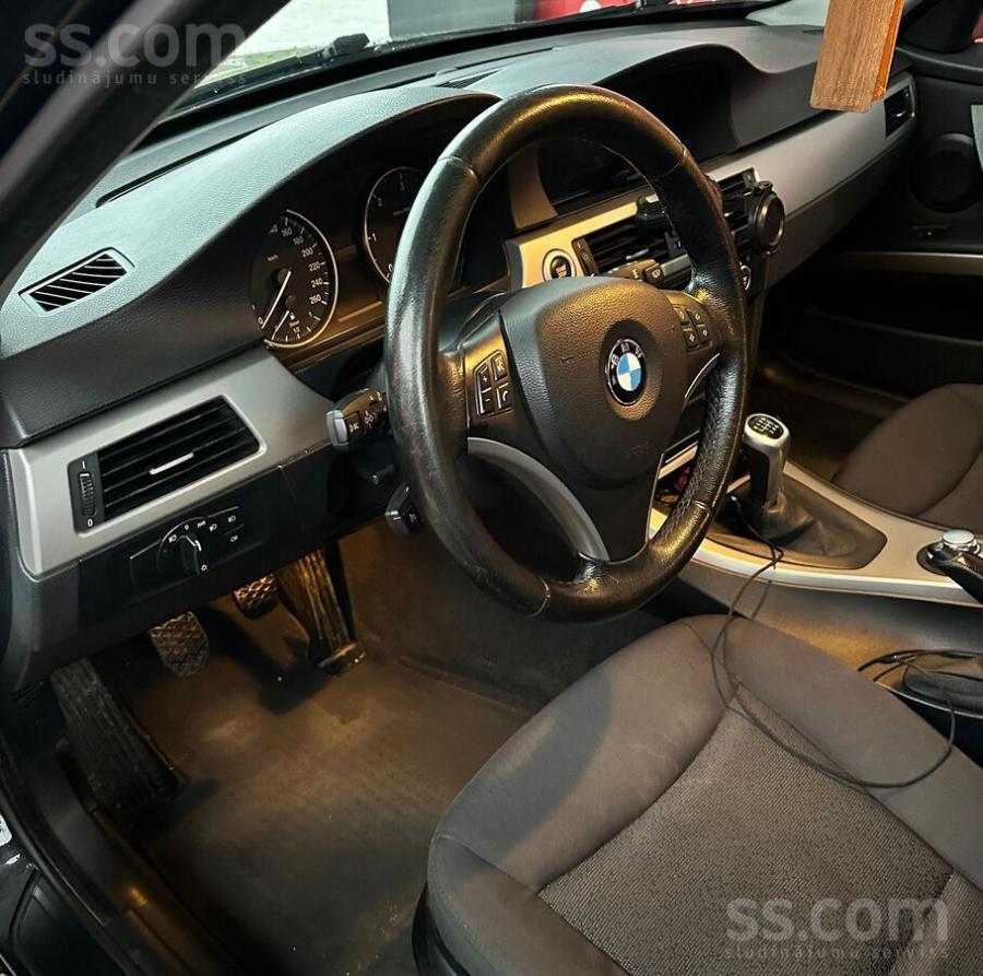 Melns BMW 320 2008 Jēkabpils, ar dzinēja tilpumu 2.00 L un nobraukumu 266 tūkst. km par 4599 €, foto 12 vietnē AUTOMOTO.COM.LV